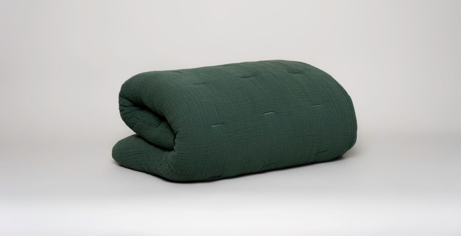 Blanket Size Chart: Guide to Blanket Sizes and Dimensions | Saatva